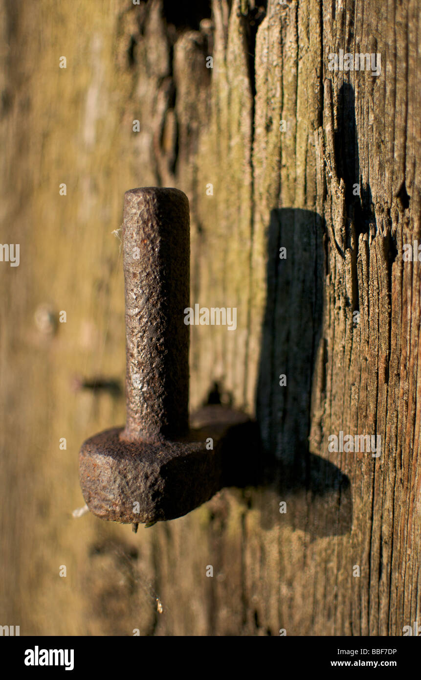 Rusty hinge hi-res stock photography and images - Alamy