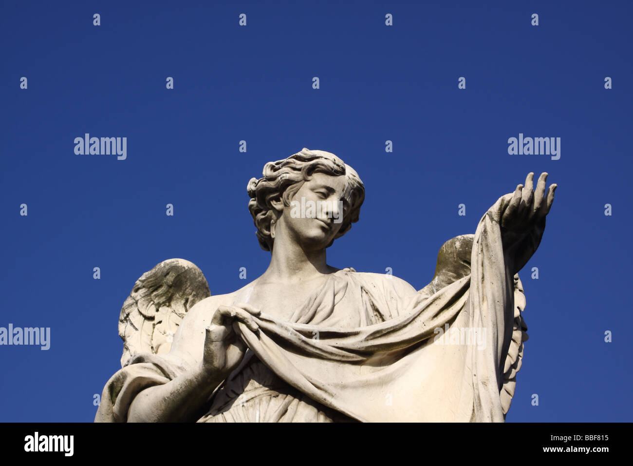 Angel statue hi-res stock photography and images - Alamy