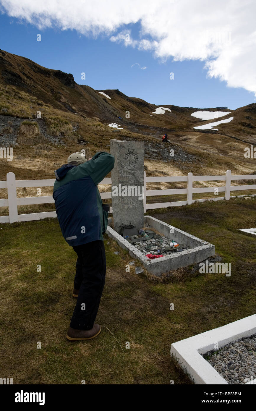 Shackletons grave hi-res stock photography and images - Alamy