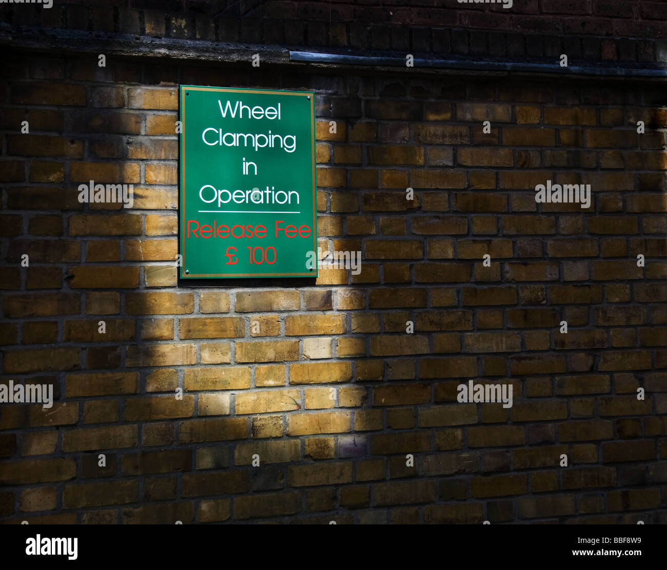 Clamping warning sign hi-res stock photography and images - Alamy