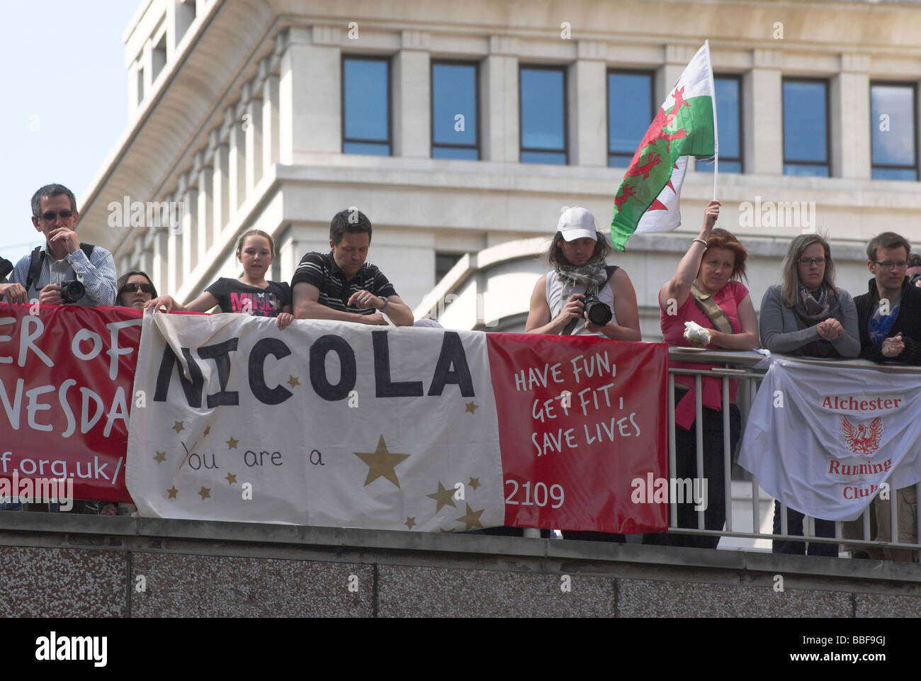 London marathon charity flag hi-res stock photography and images - Alamy