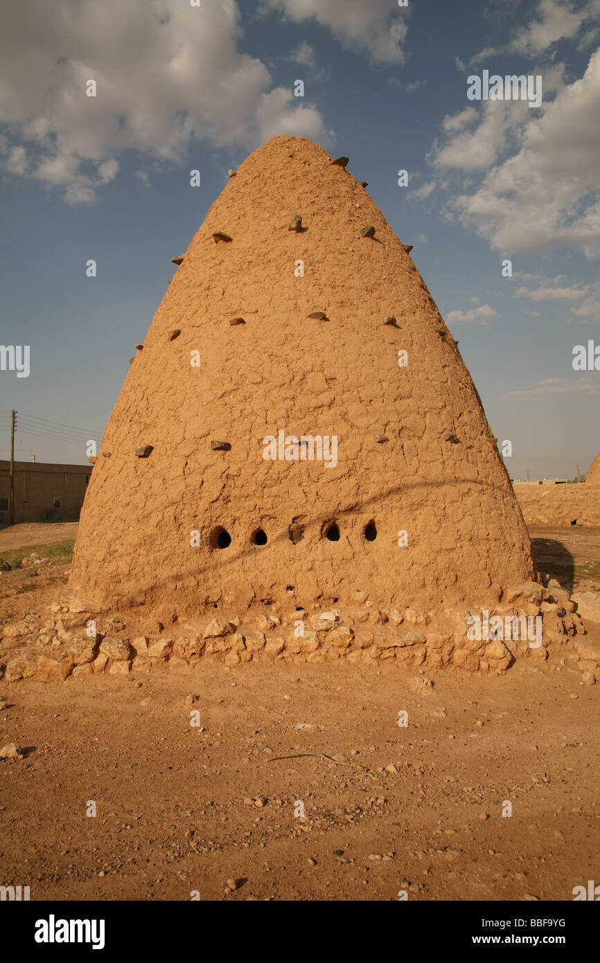 Beehive mud house hi-res stock photography and images - Alamy