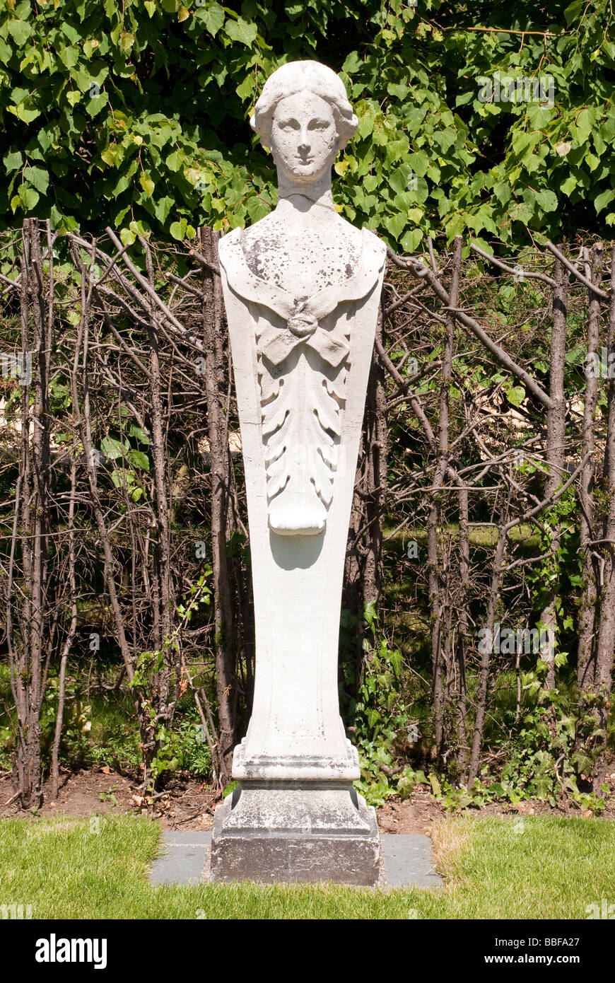 Armless statue hi-res stock photography and images - Alamy
