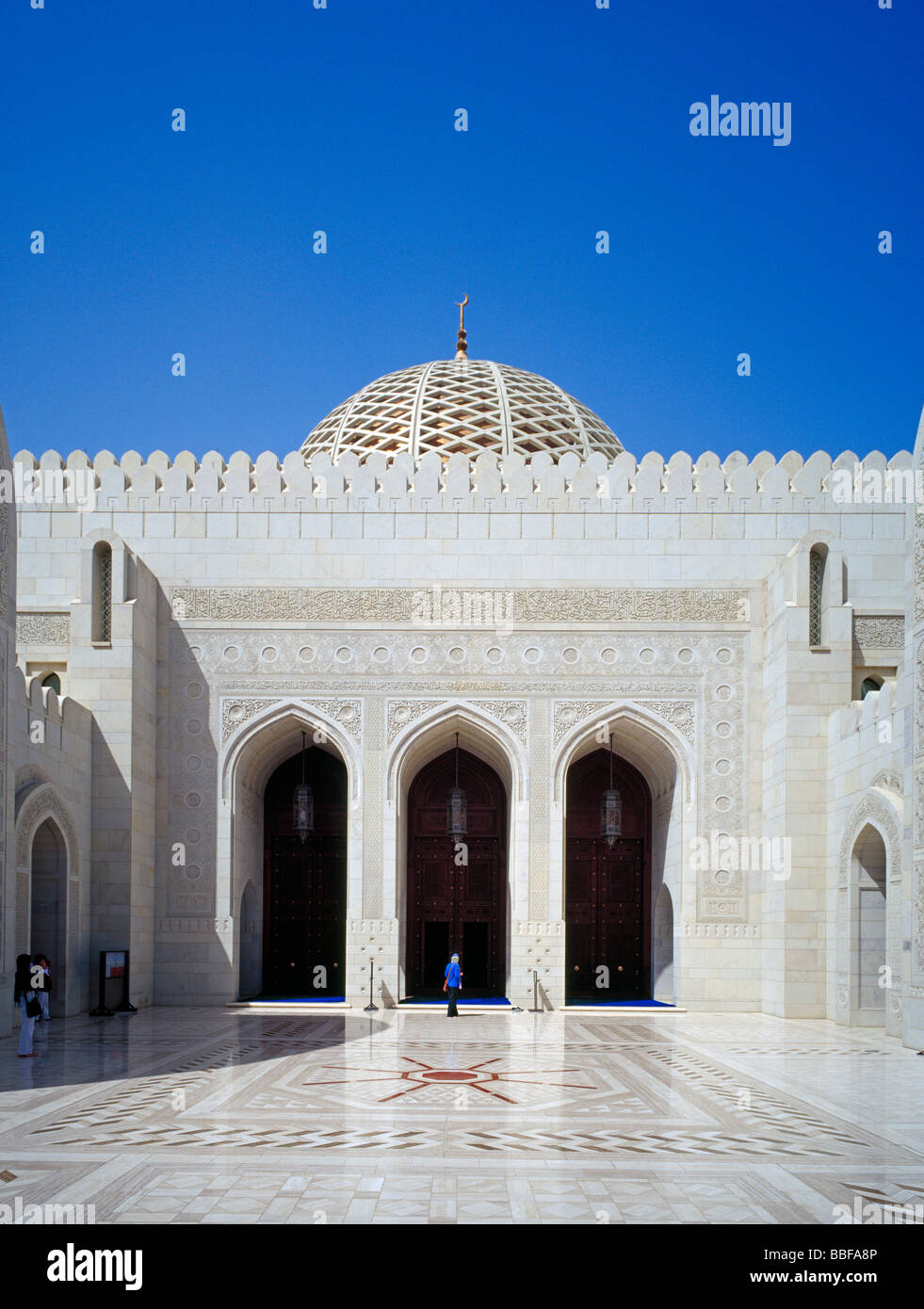 Courtyard of the Sultan Qaboos Grand Mosque in Muscat Maskat ...
