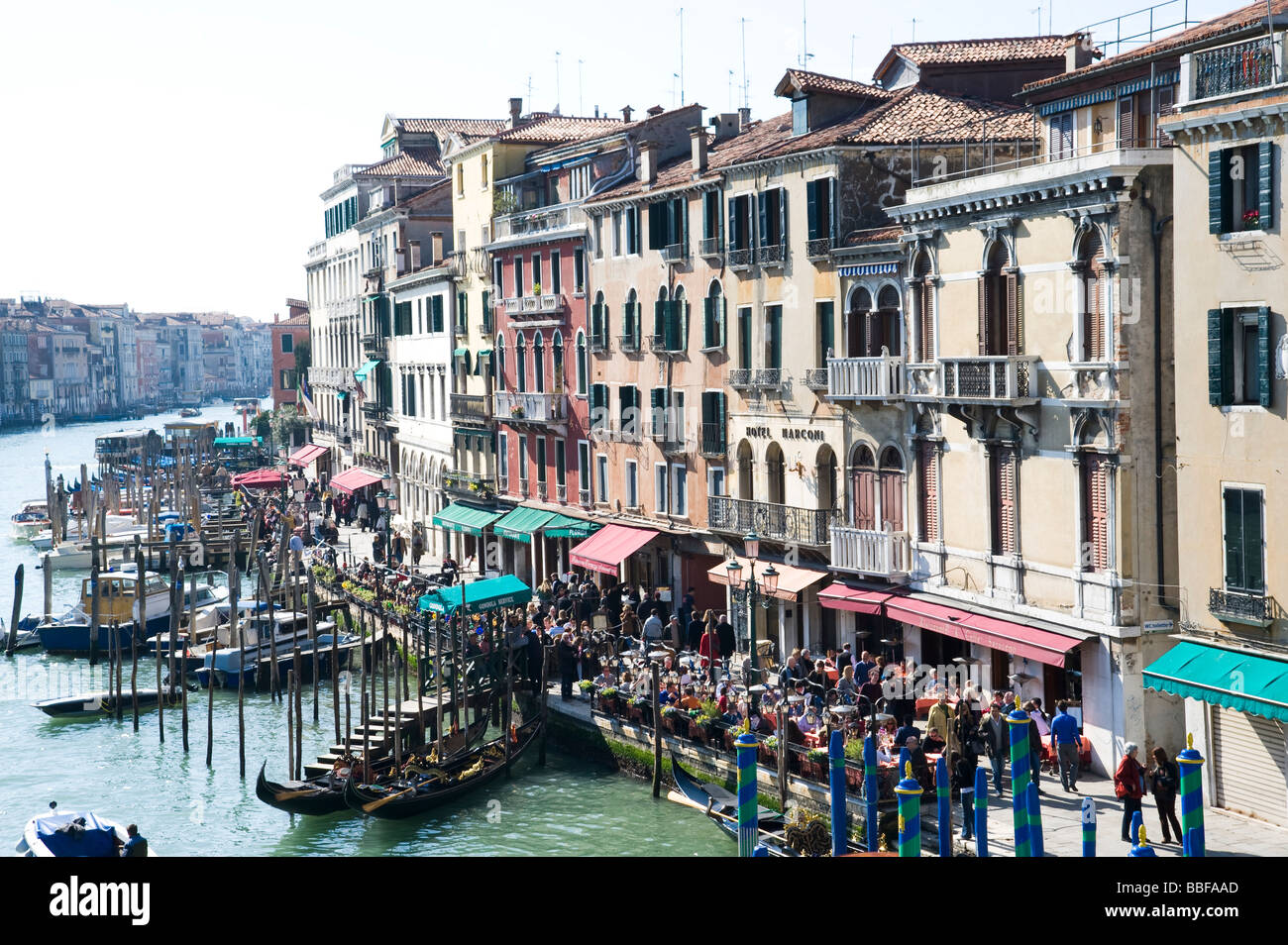 Venice, Rialto bridge, Ponte de Rialto, view to Canale Grande Stock ...