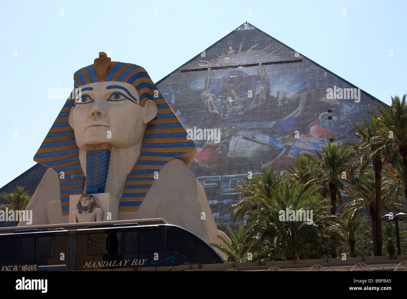 The Sphinx that guards the entrance and the distinct pyramid of the ...