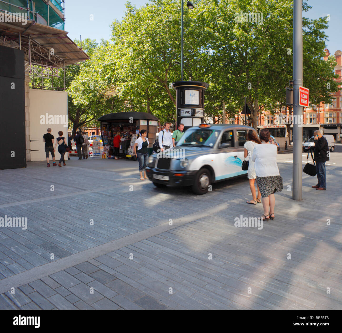 Shared space traffic scheme. Holbein Place, Sloane Square, Chelsea ...