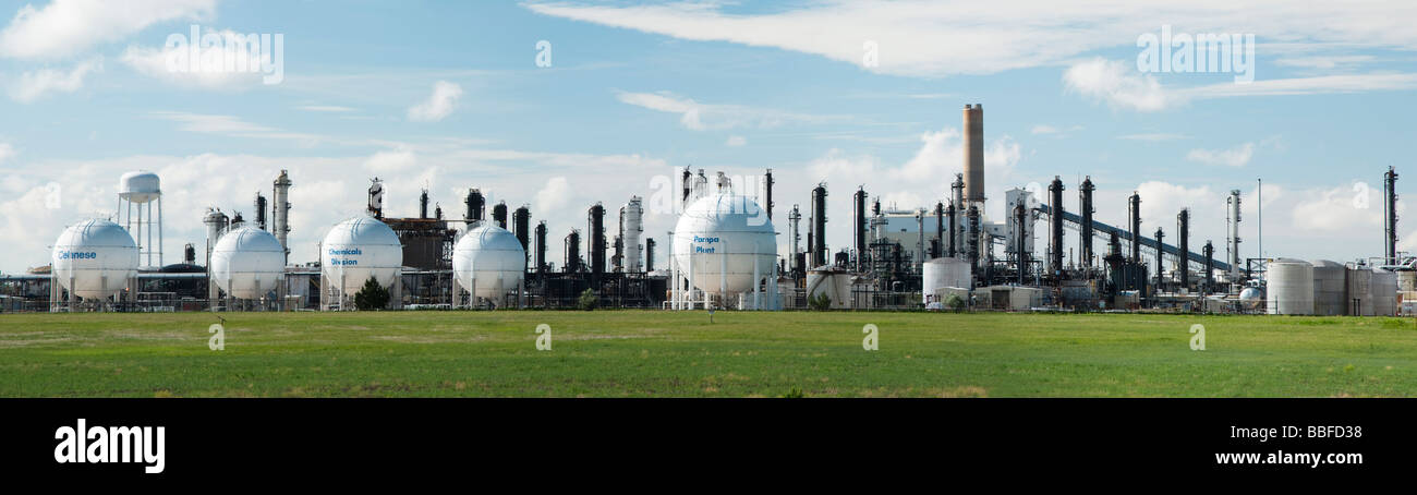 a panoramic view of a refinery for producing chemical products Stock ...