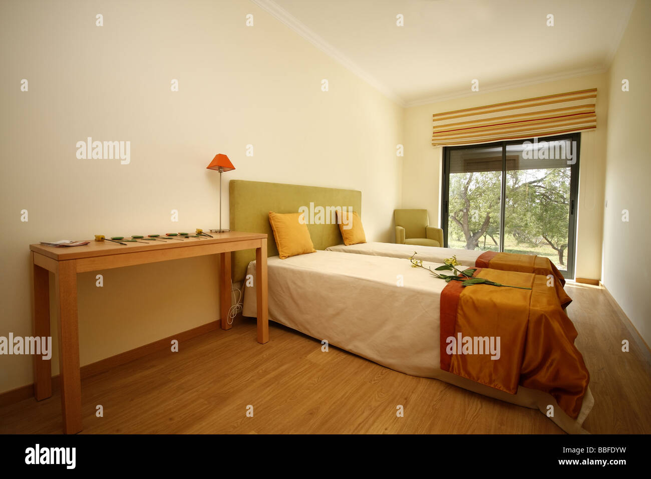 Beautiful simple bedroom hi-res stock photography and images - Alamy