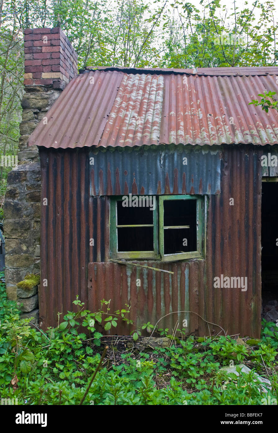 A ramshackled and unoccupied corrugated shelter, Peak District ...
