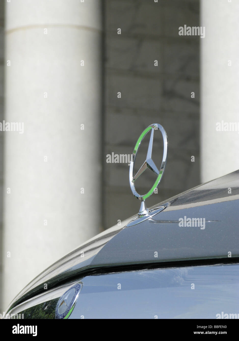 Black mercedes car in rain hi-res stock photography and images - Alamy