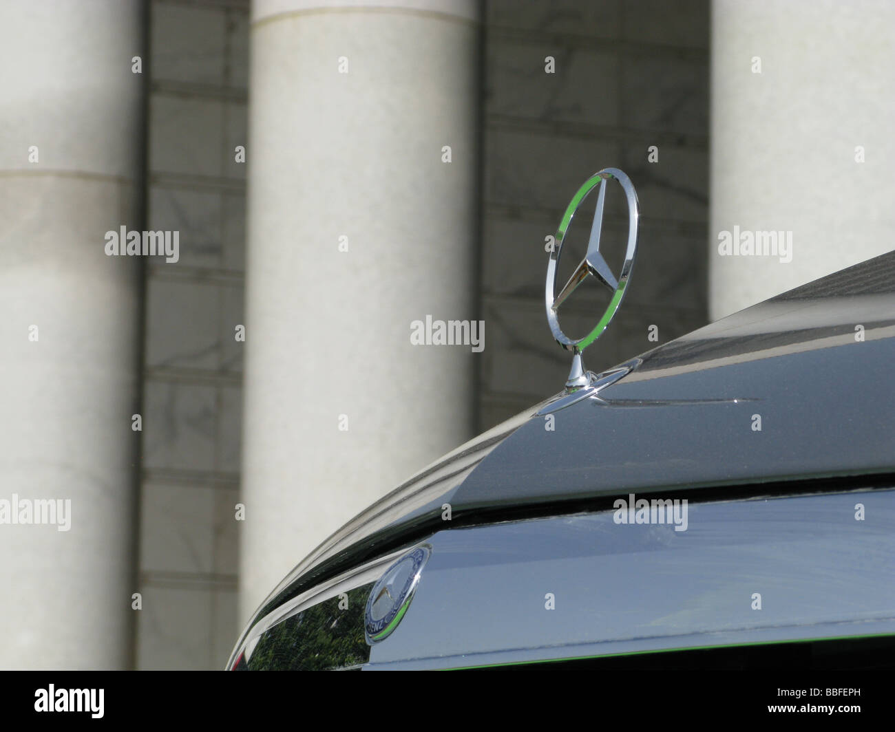 Black mercedes car in rain hi-res stock photography and images - Alamy
