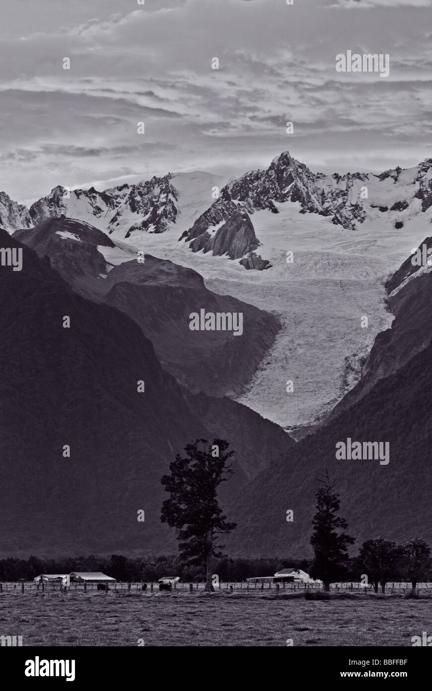 Aoraki mount cook national park night hi-res stock photography and ...