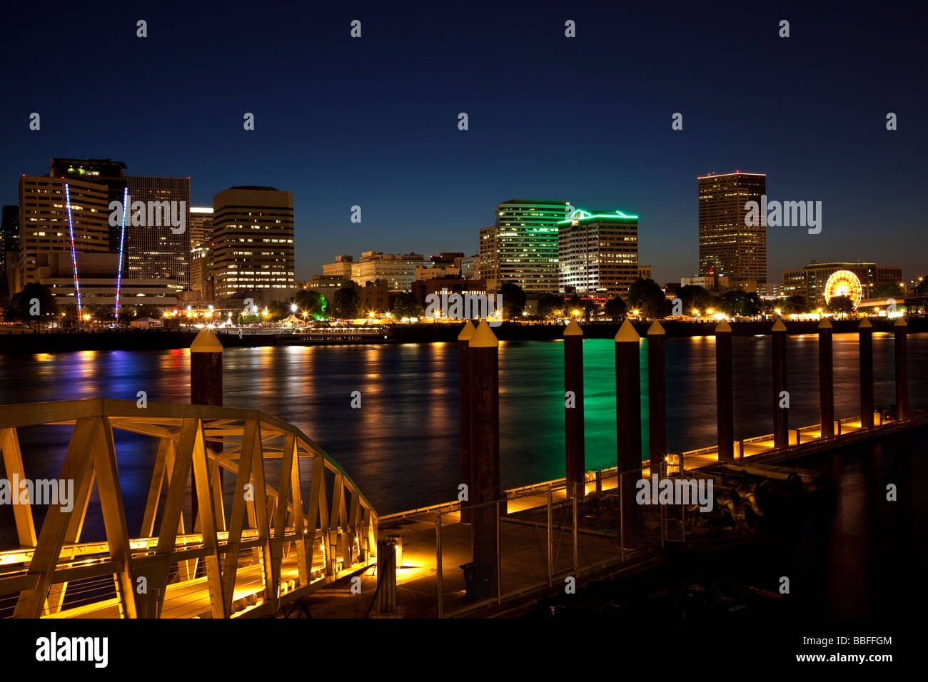 Downtown portland oregon night usa hi-res stock photography and images ...
