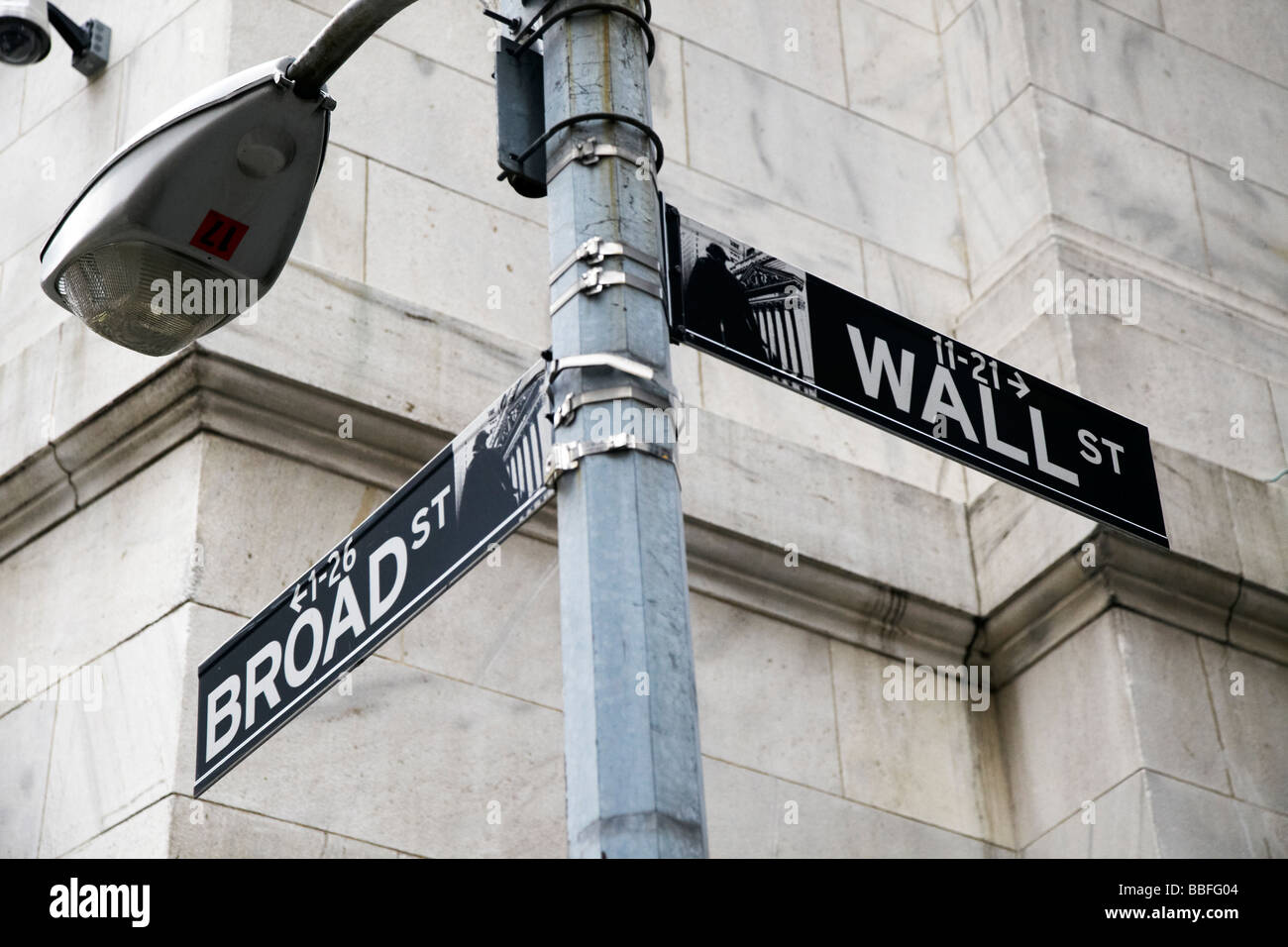 Wall street broad st street signs hi-res stock photography and images ...