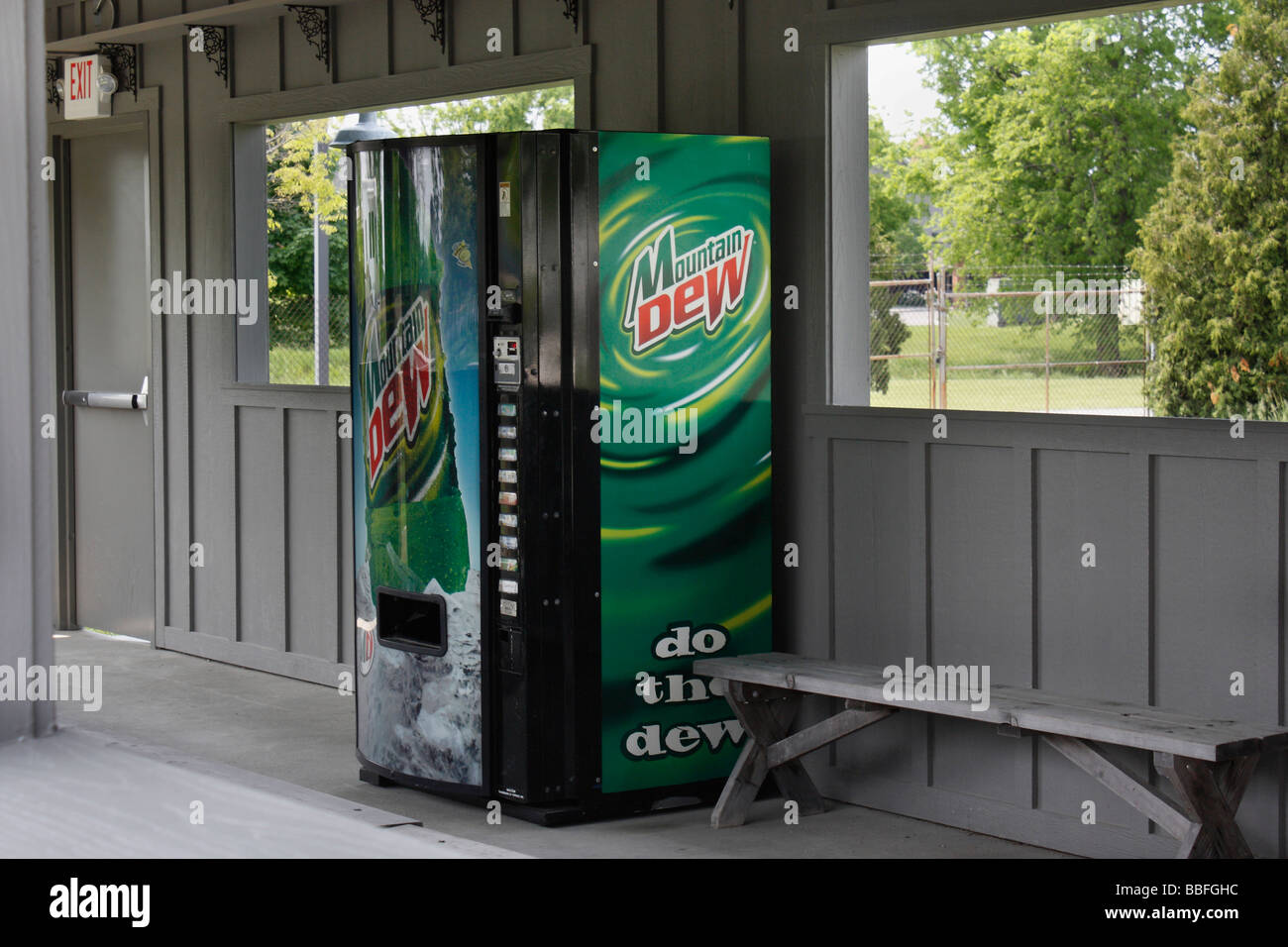 Vending machine on drink in Ohio USA hi-res Stock Photo - Alamy