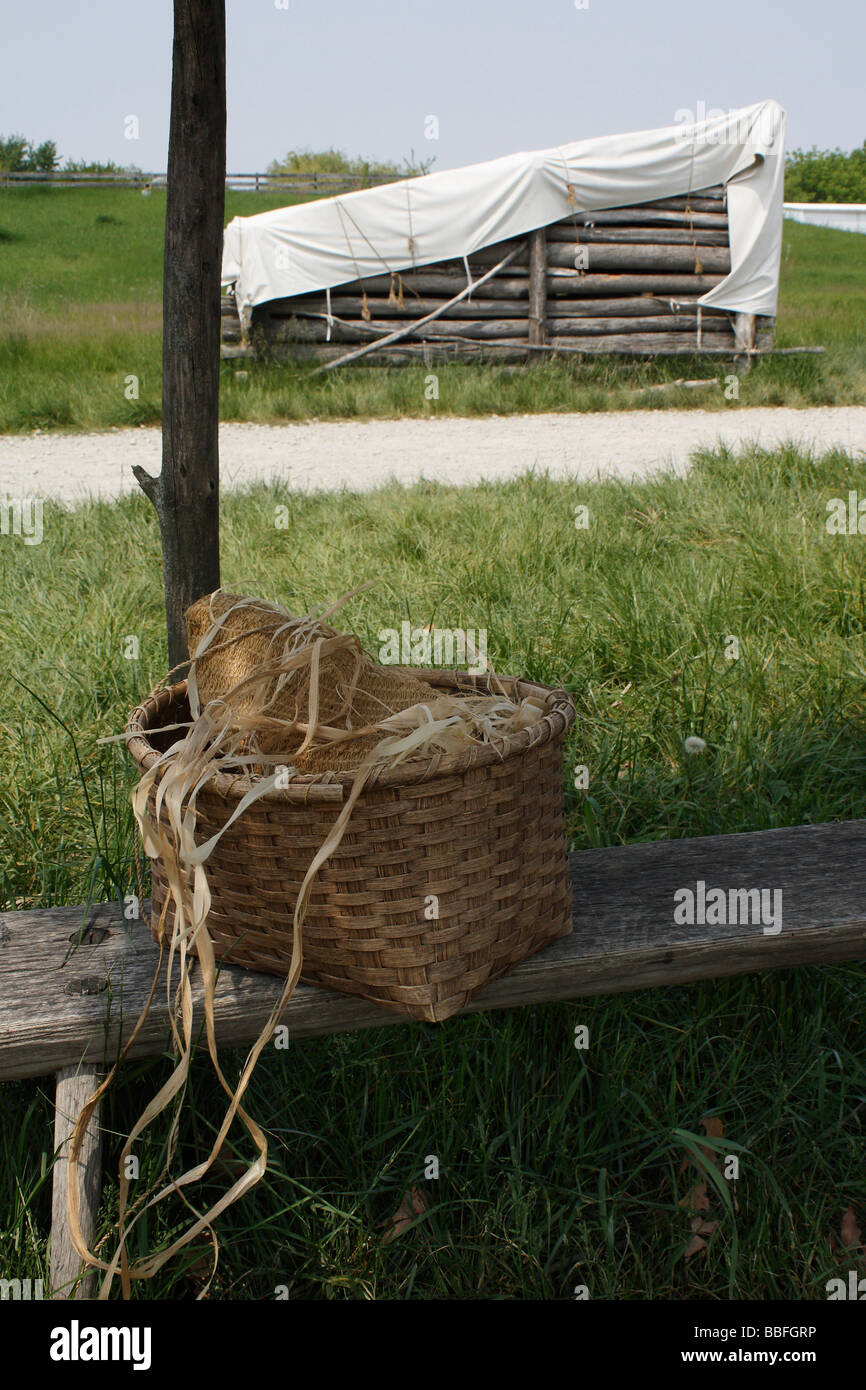 Native american weaving baskets hi-res stock photography and images - Alamy