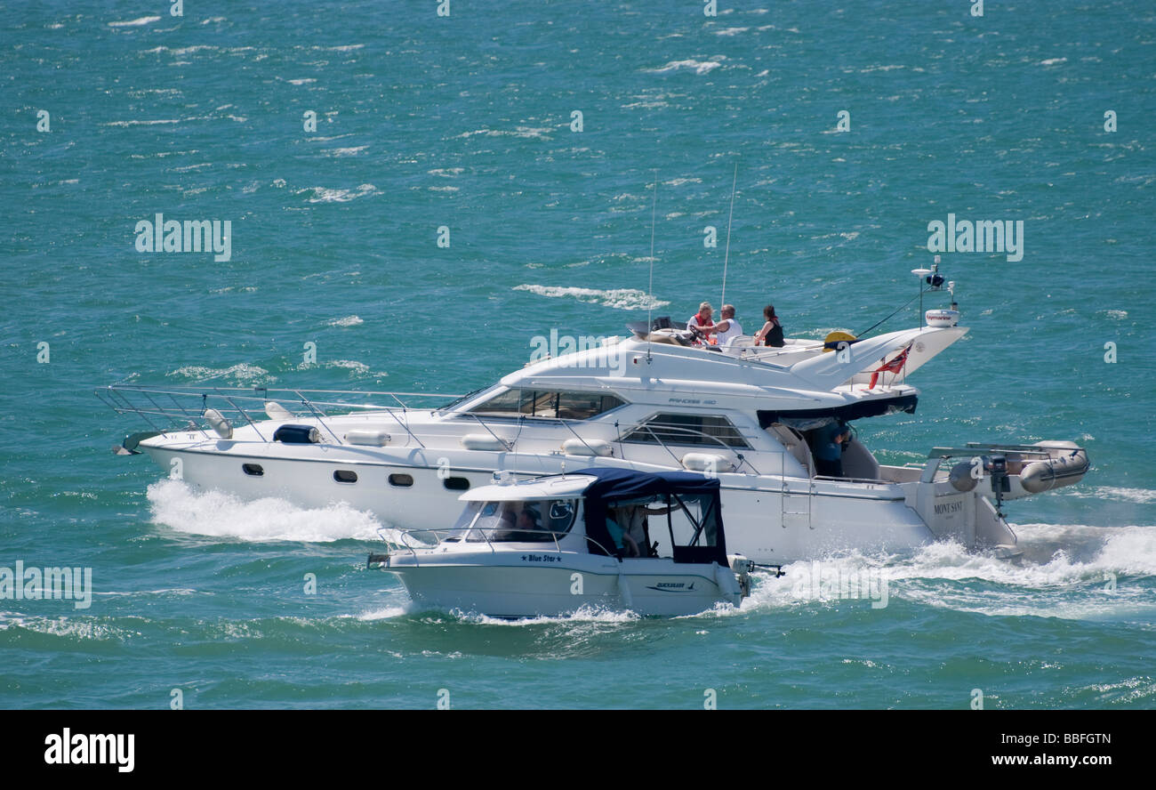 English channel small boats hi-res stock photography and images - Alamy