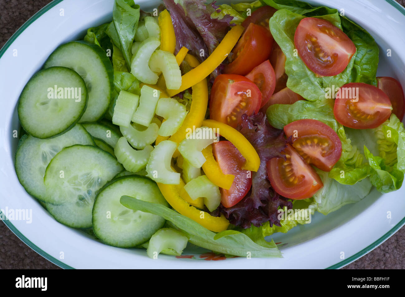 Chopped salad from above hi-res stock photography and images - Alamy