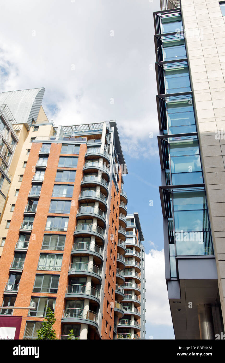 Looking up apartments brick hi-res stock photography and images - Alamy