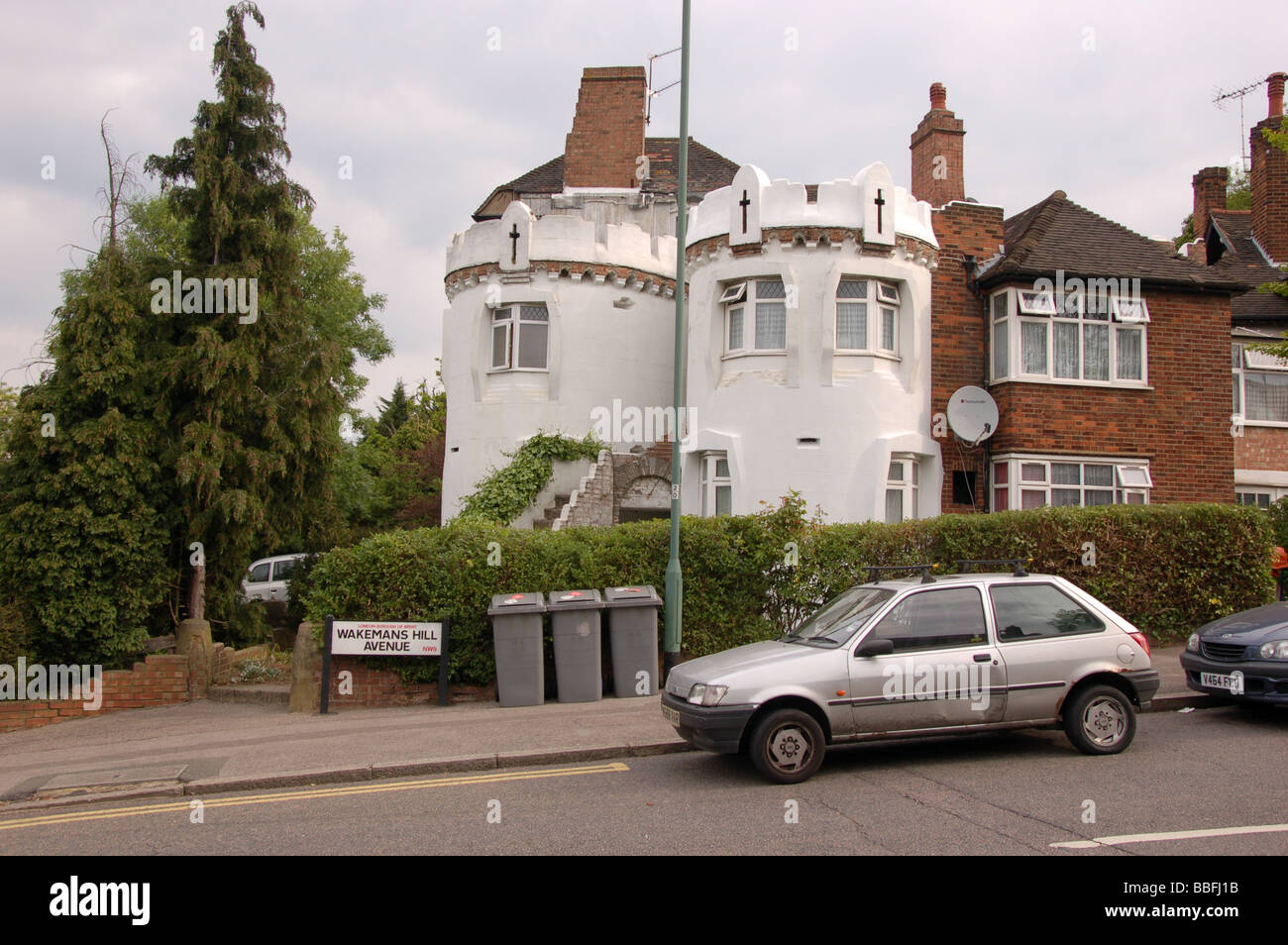 Castle shaped houses at the junction of Wakemans Hill and Buck Lane in ...