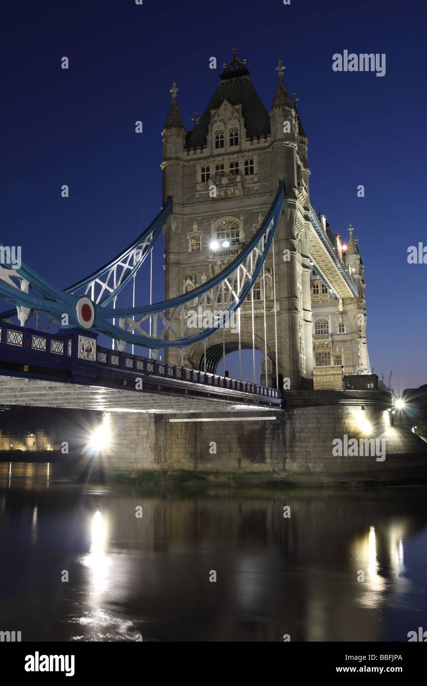 River thames dawn hi-res stock photography and images - Alamy