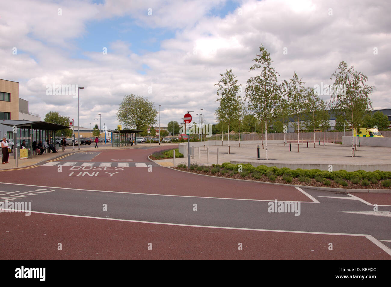 Roundabout at Central Middlesex Hospital, Park Royal, London, England ...