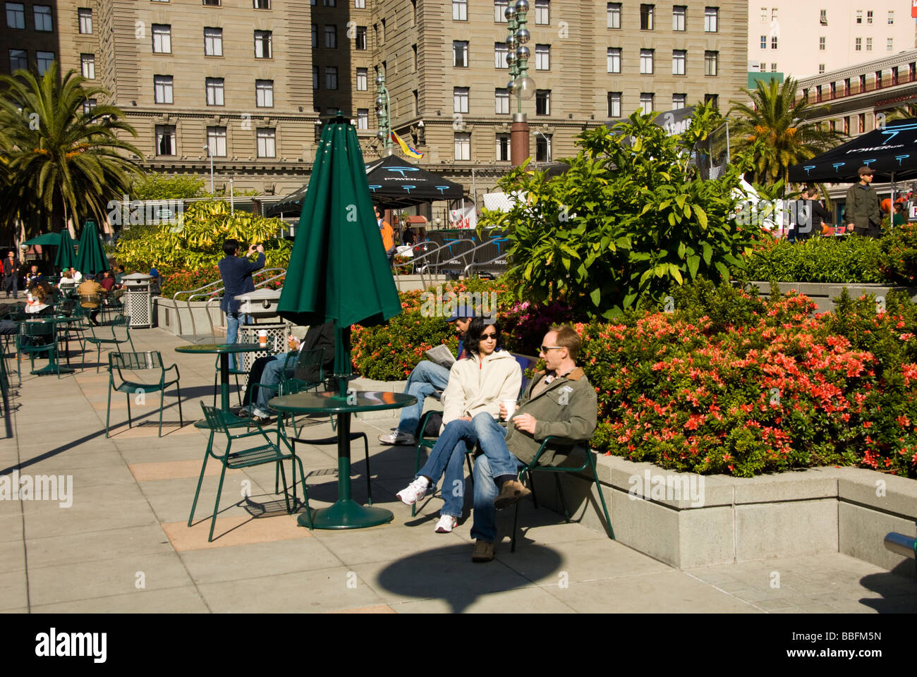 Union square couple san francisco hi-res stock photography and images ...