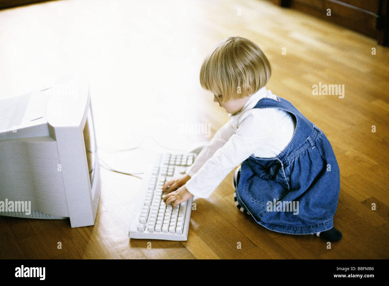 Girl keyboards computer hi-res stock photography and images - Alamy