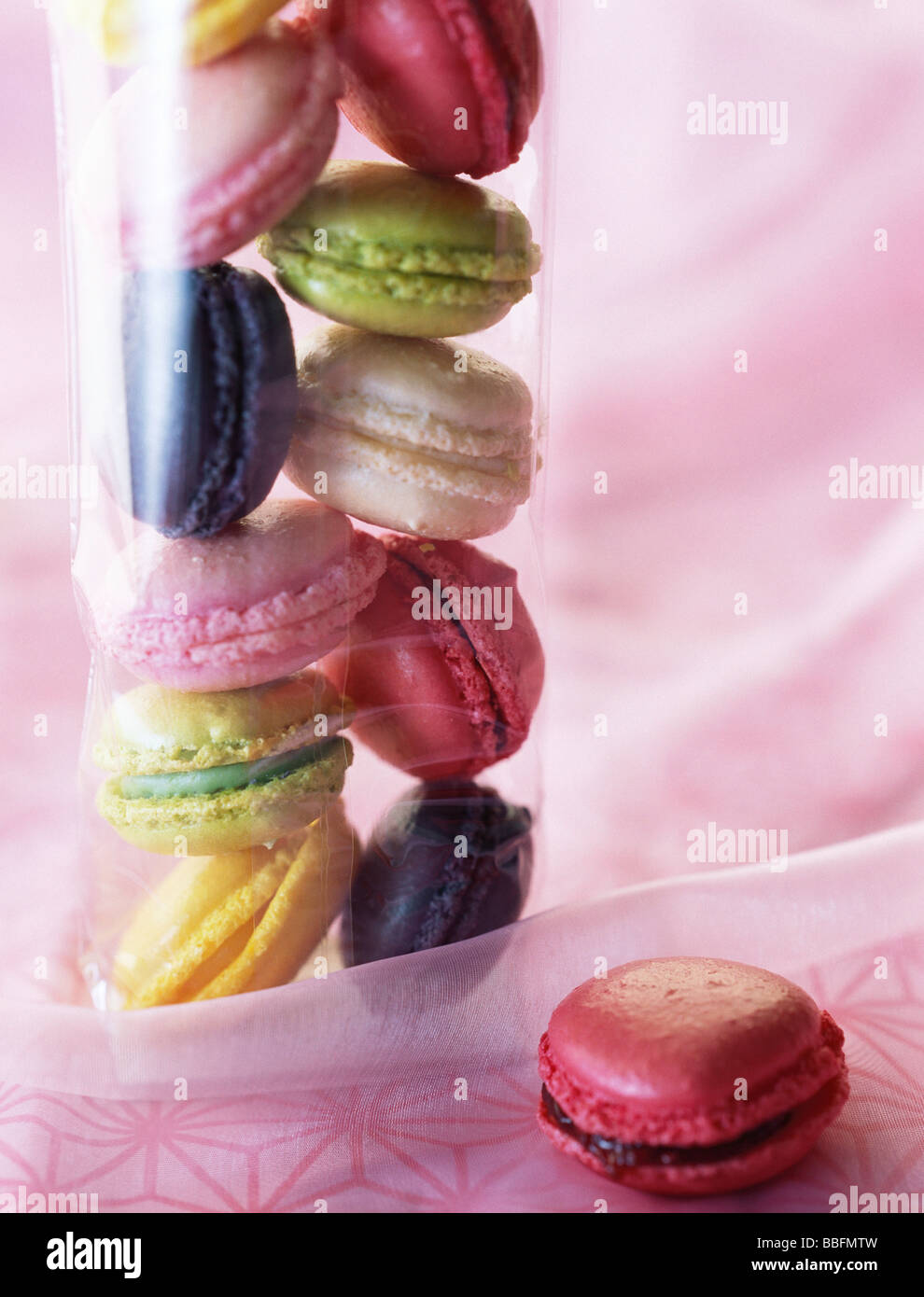 Images of macaroons hi-res stock photography and images - Alamy