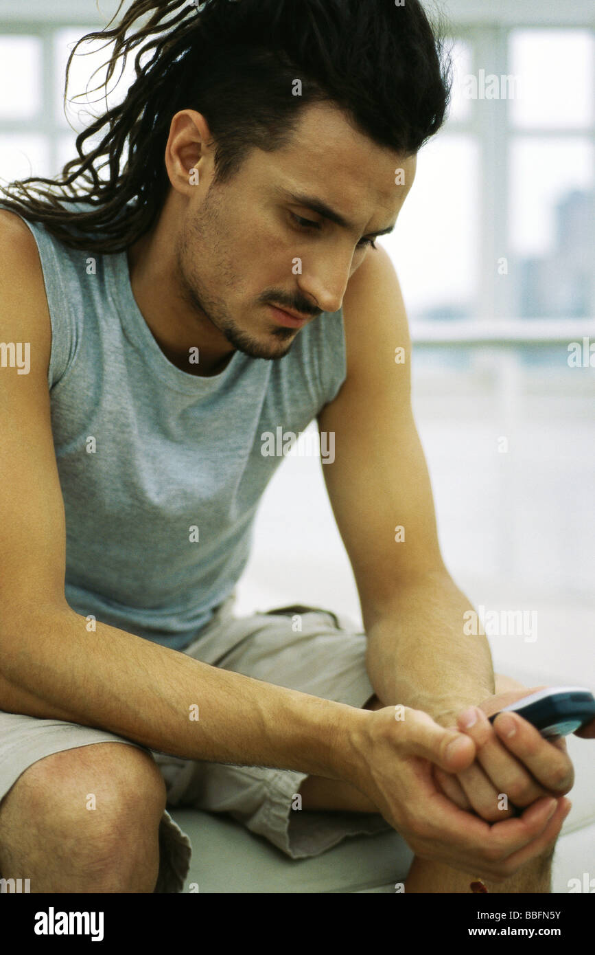 Man text messaging Stock Photo - Alamy