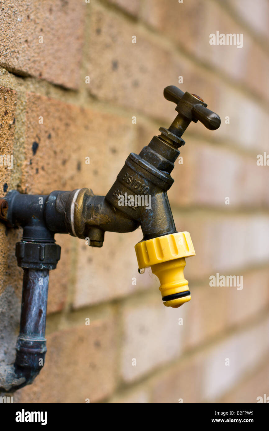 Outside tap hi-res stock photography and images - Alamy