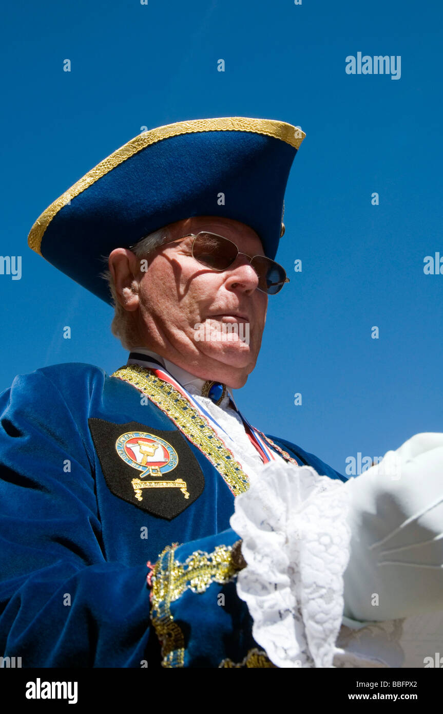 town crier announcement news broadcaster broadcasting tradition ...