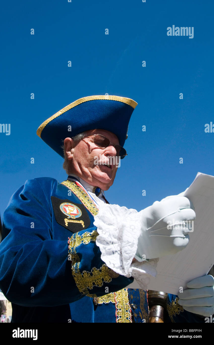 town crier announcement news broadcaster broadcasting tradition ...