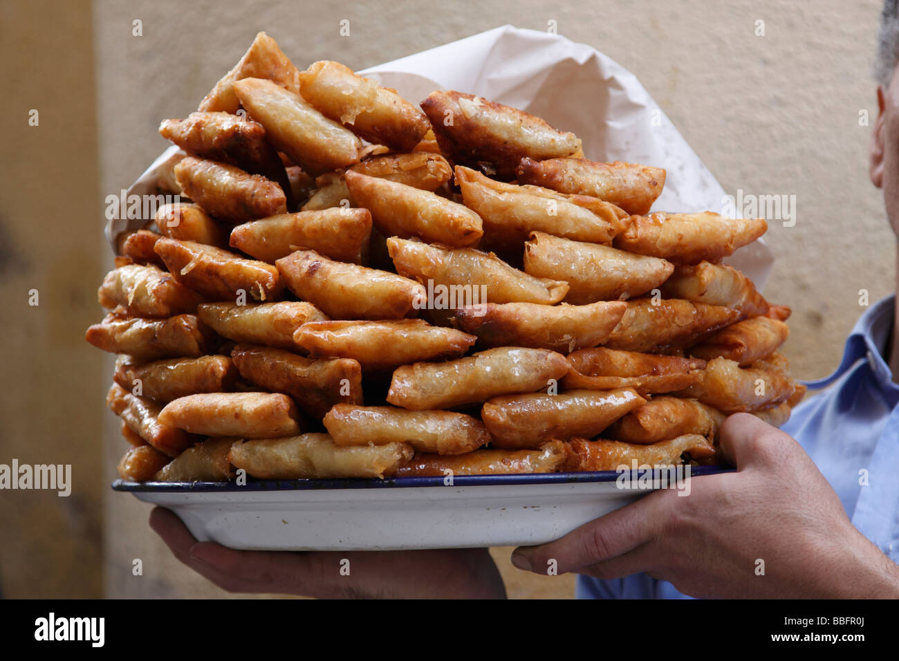 Sambousa hi-res stock photography and images - Alamy