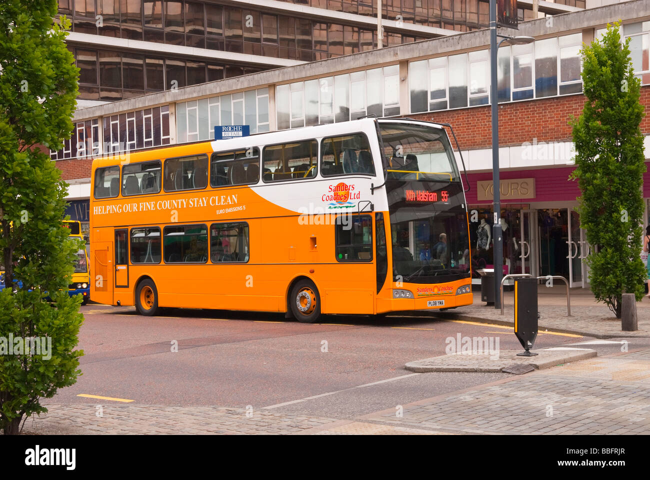 Yellow coaches hi-res stock photography and images - Alamy