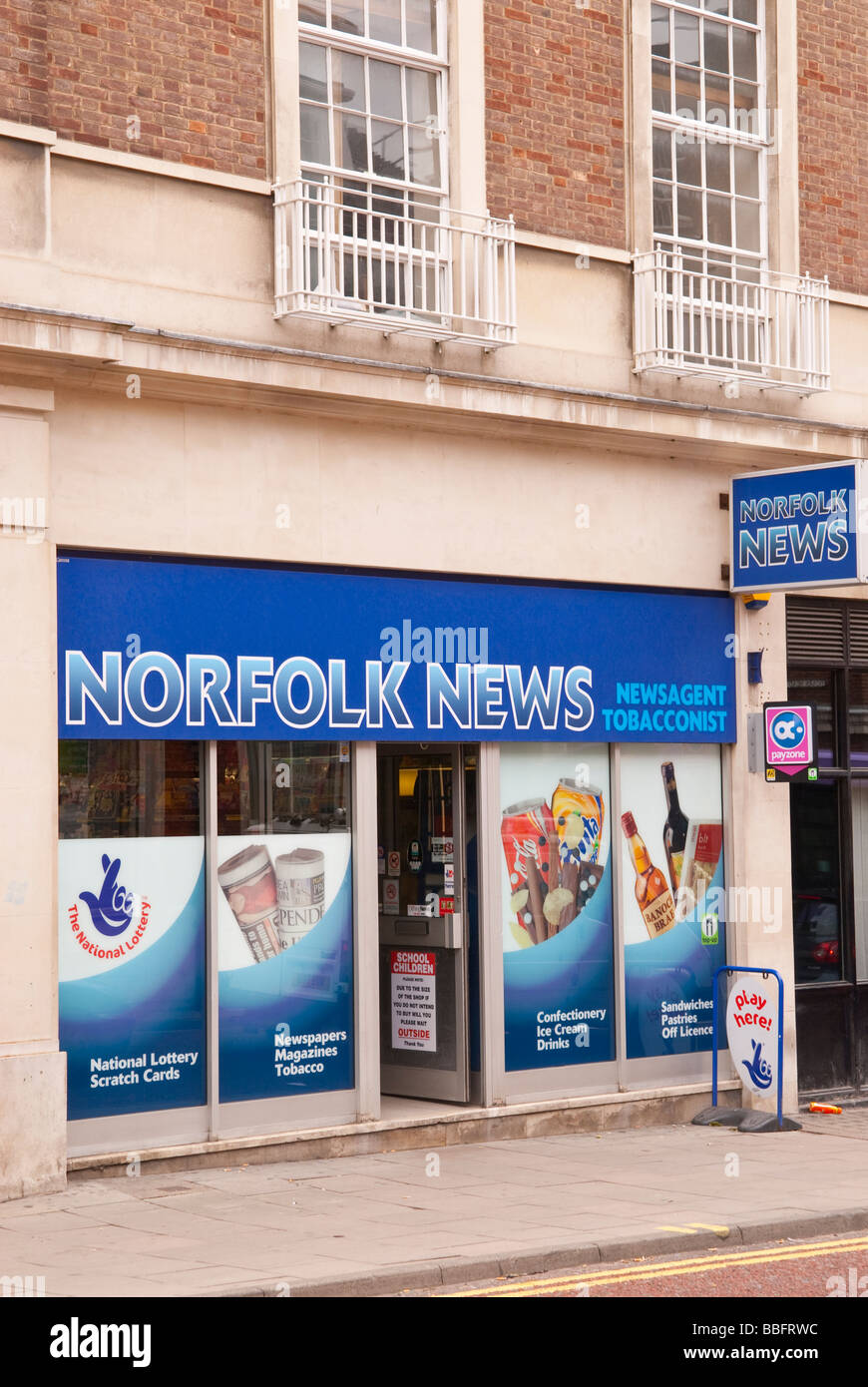 Shop retail shopping newsagents hi-res stock photography and images - Alamy