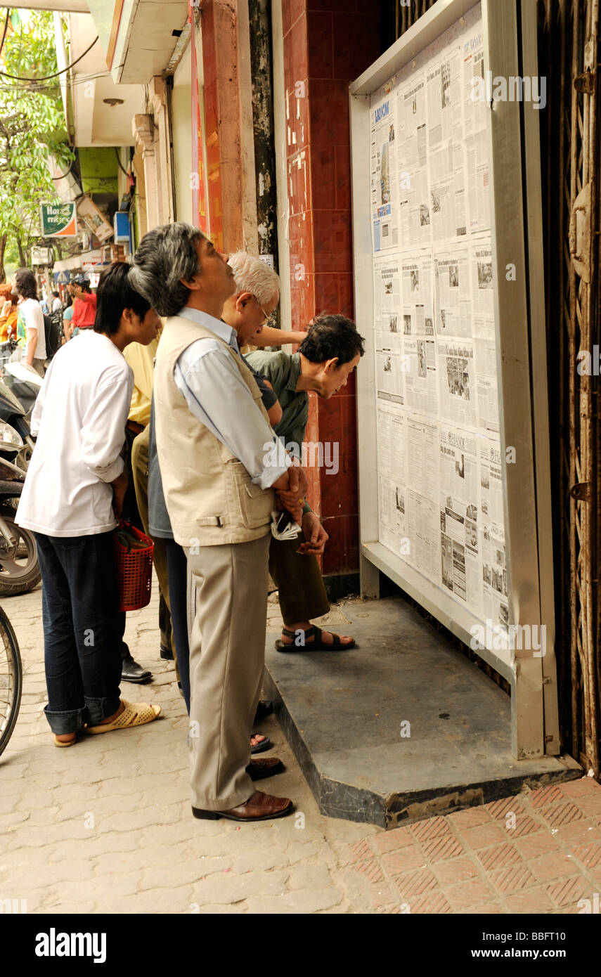 Vietnamese folks reading newspaper on the board, Old Quarter, Hanoi ...