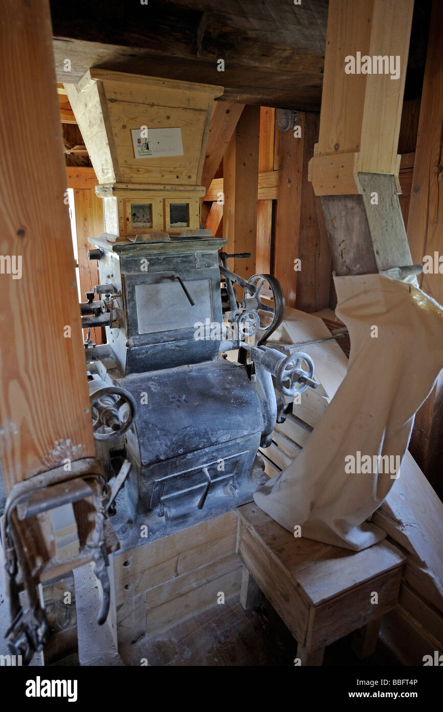 Grinding of a 200 year old post mill in Beelitz Bock in Berlin ...