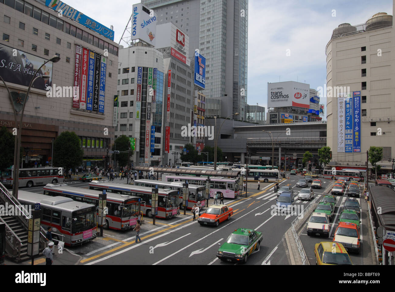 Shibuya street scene, Tokyo Stock Photo - Alamy