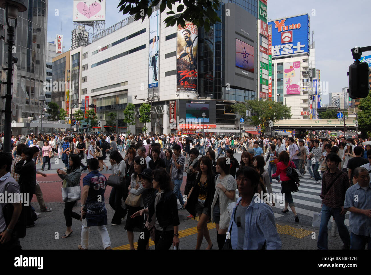 Shibuya street scene, Tokyo Stock Photo - Alamy