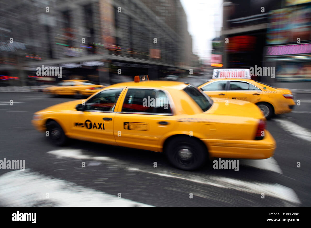 Yellow taxi cabs manhattan hi-res stock photography and images - Alamy