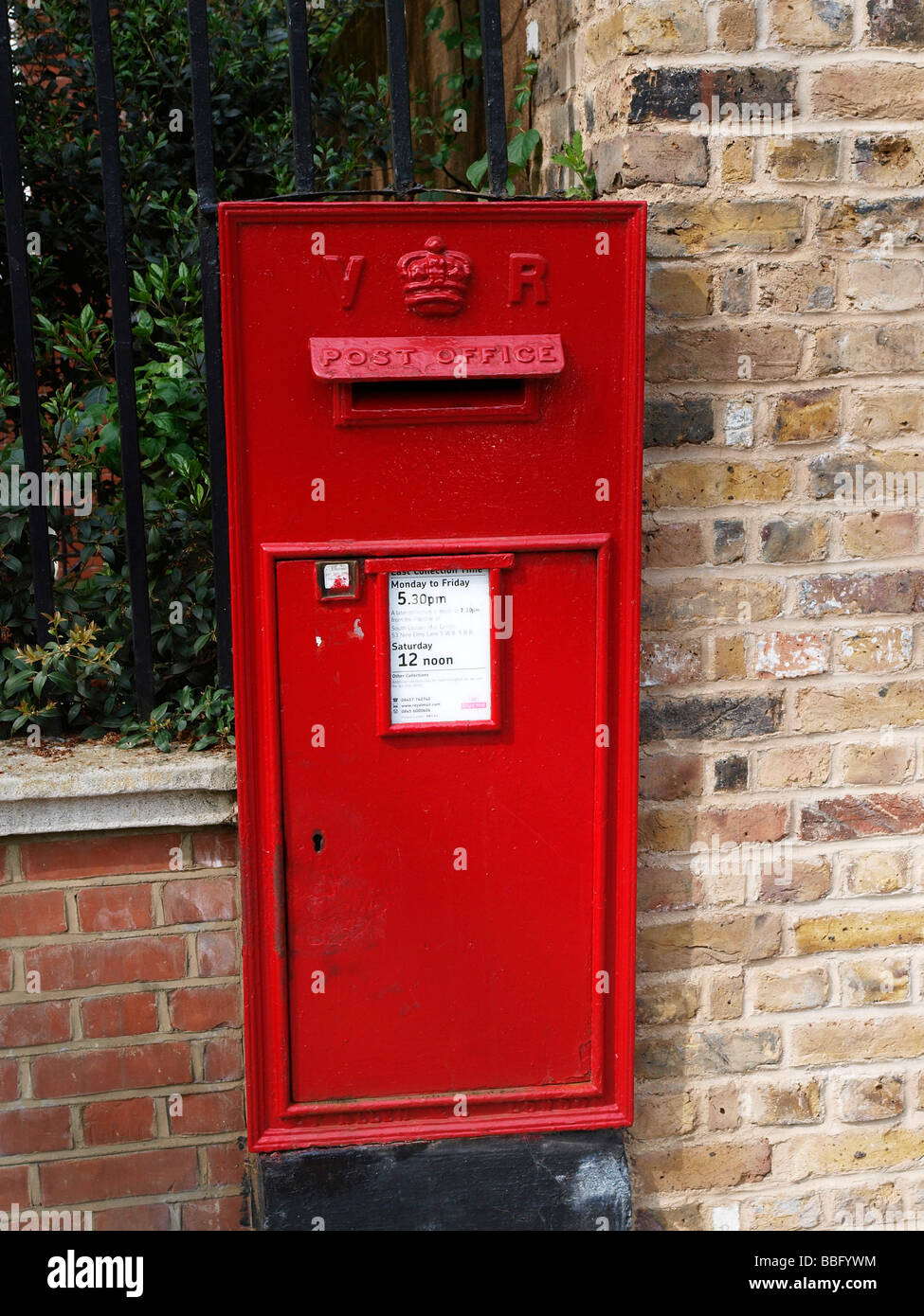 Victorian postbox hi-res stock photography and images - Alamy