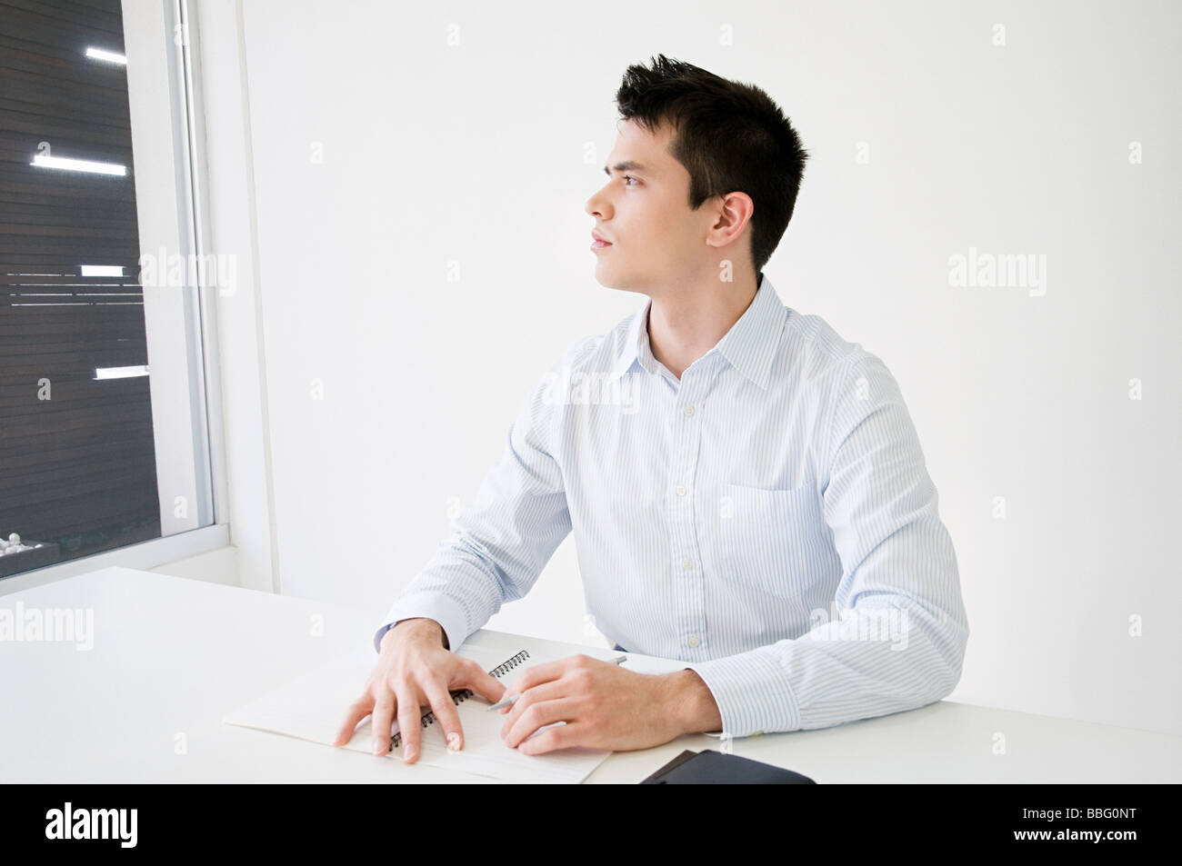 An office worker thinking Stock Photo - Alamy