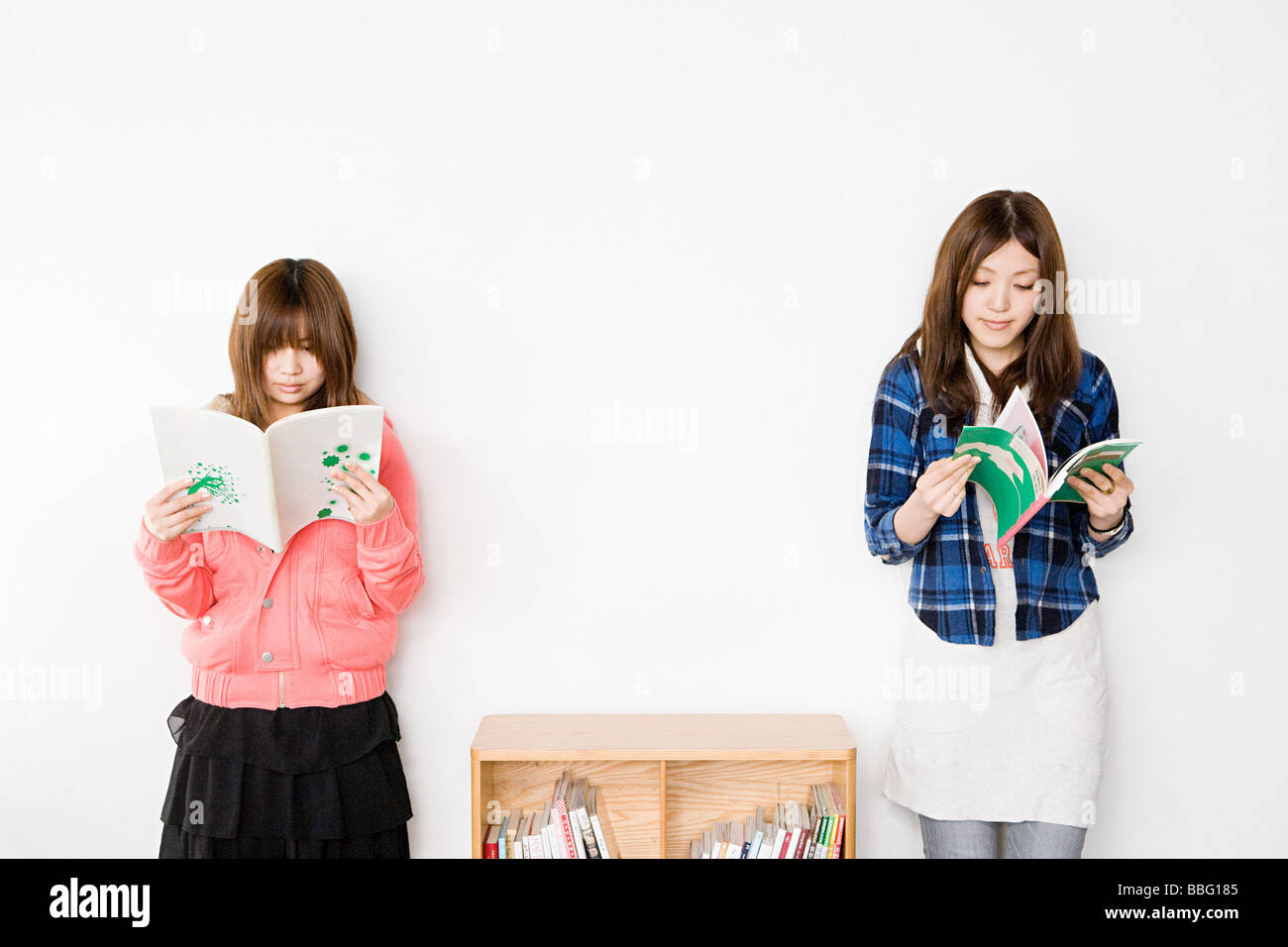 Young women reading books Stock Photo - Alamy