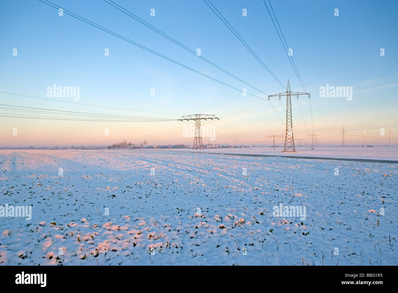 Electrical towers hi-res stock photography and images - Alamy