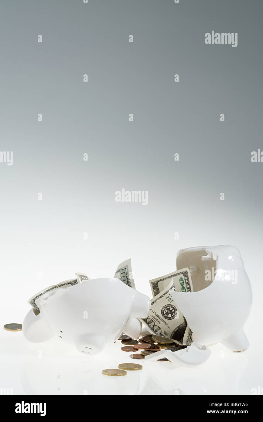 Smashed piggy bank Stock Photo - Alamy