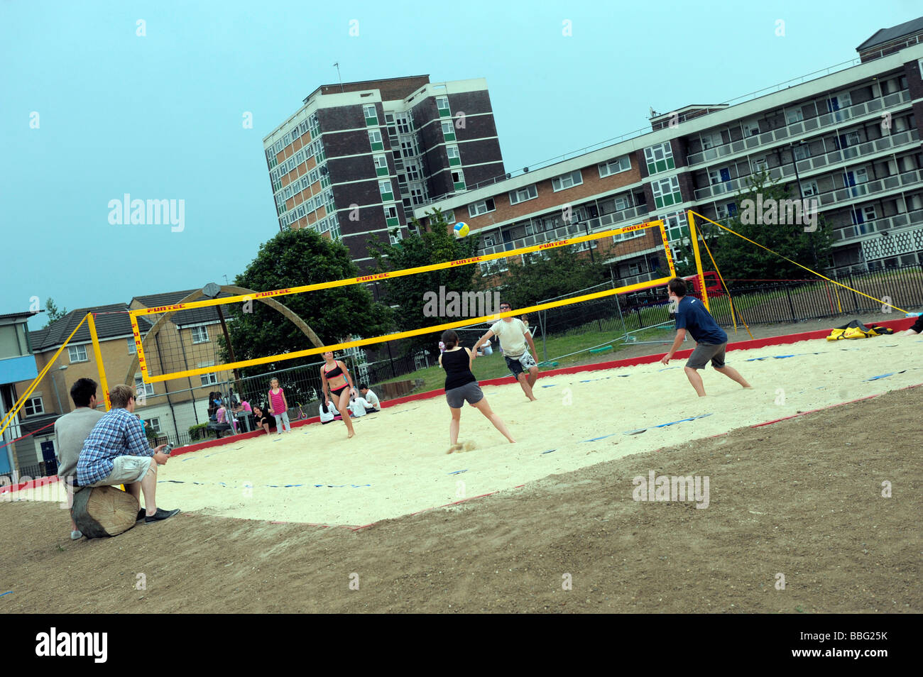 A group of young people playing volleyball in Shoreditch Park Stock ...