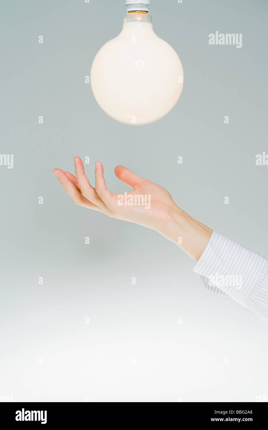 Hand and lightbulb Stock Photo - Alamy