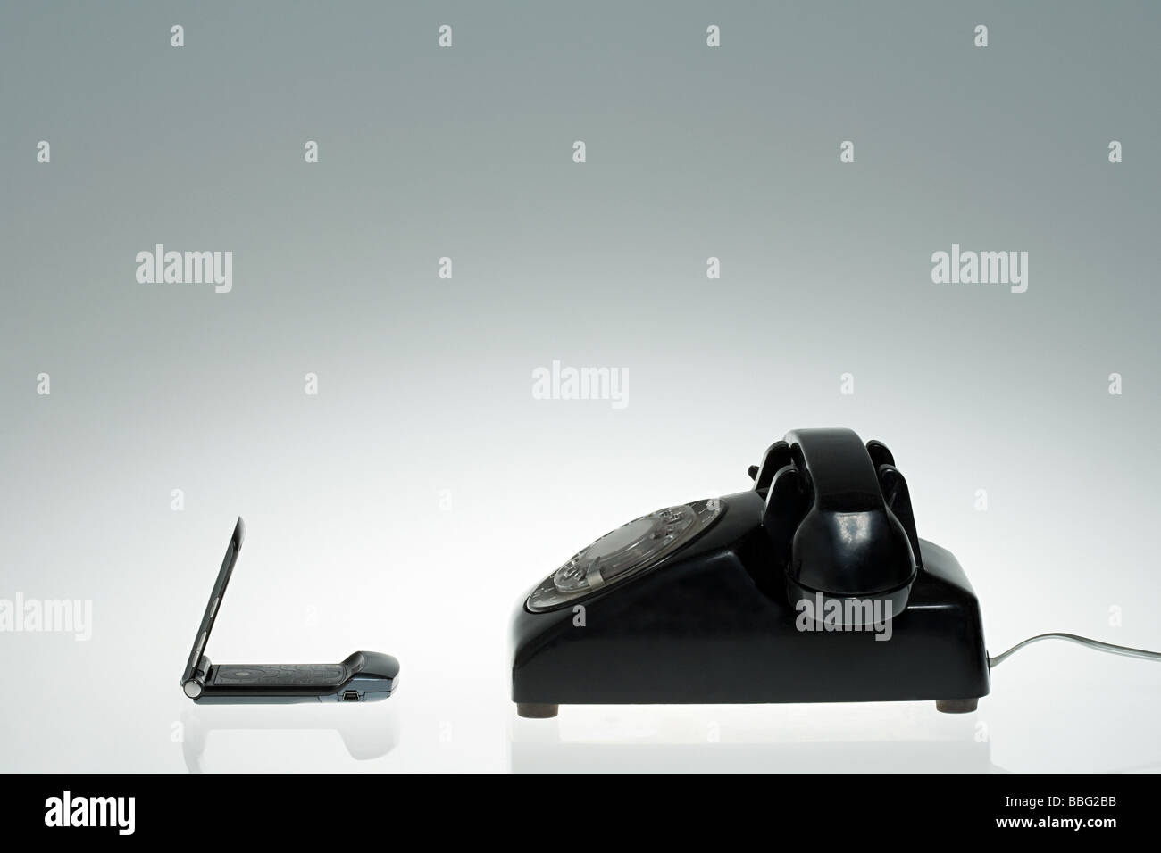Old fashioned telephone hi-res stock photography and images - Alamy